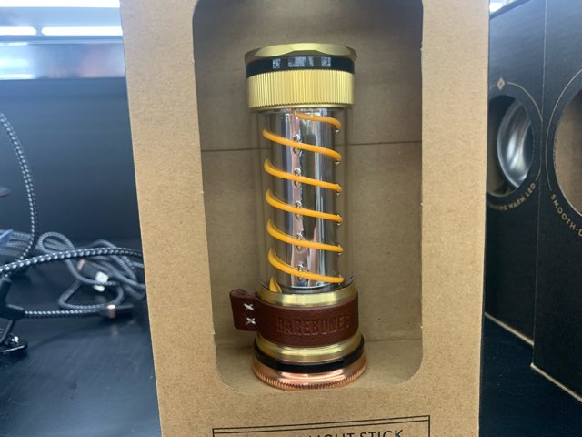 心惹かれる銘品！BAREBONESのエジソンライトスティック